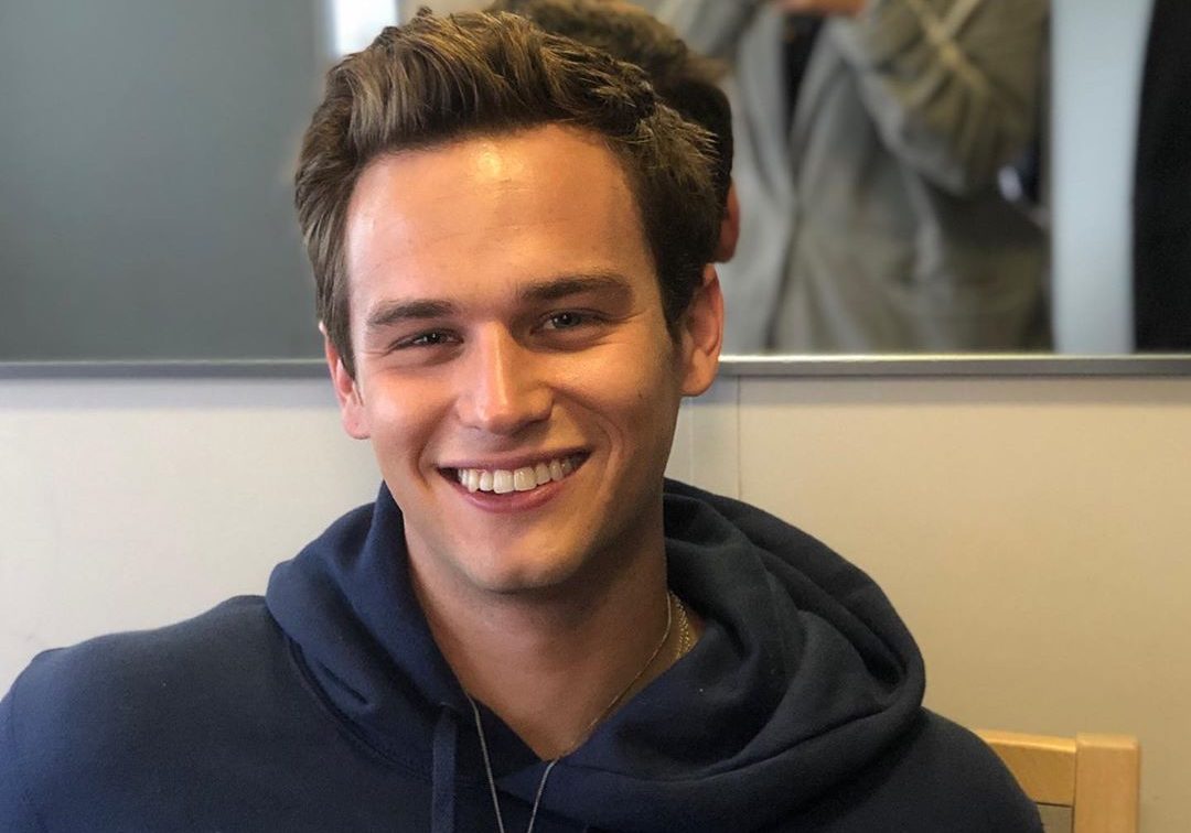 Em novo filme, Brandon Flynn vive um garoto tão lindo que pode matar ...