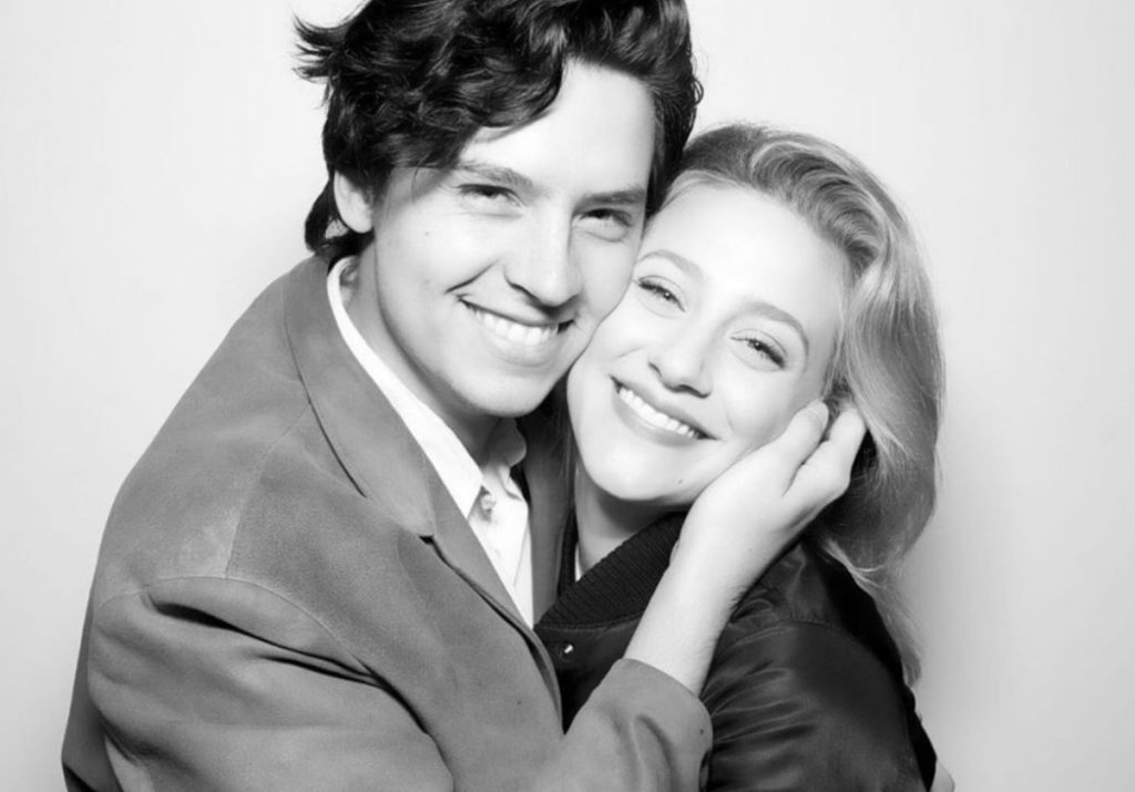 Cole Sprouse comenta sobre término com Lili Reinhart e seu namoro atual